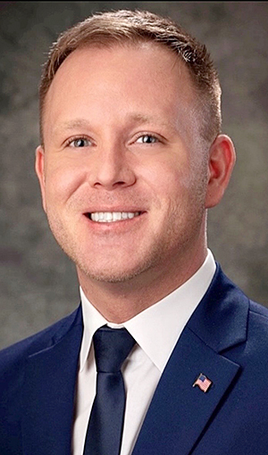 Candidate speaks at Elkins event | News, Sports, Jobs - The Intermountain